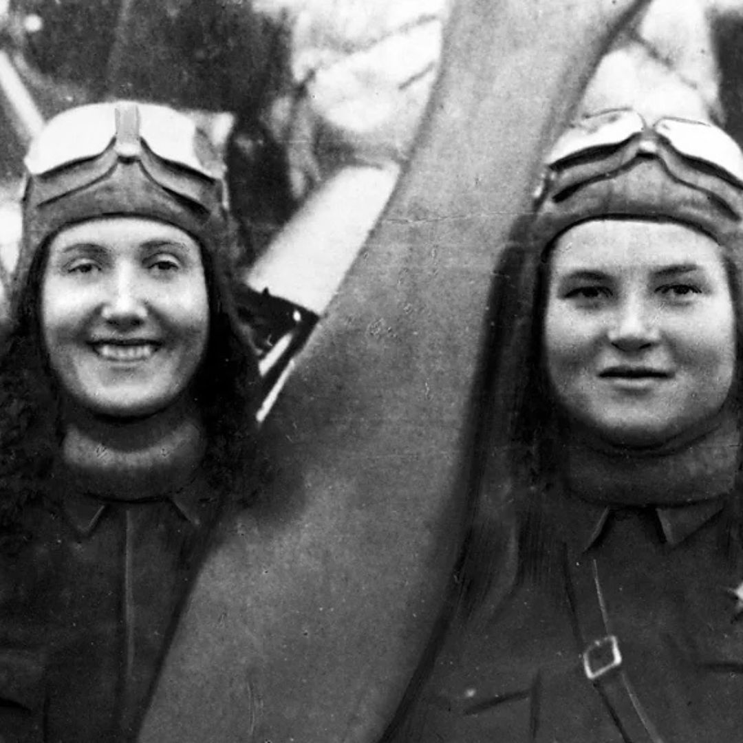 'They were adrenaline junkies': The remarkable all-female flying team ...